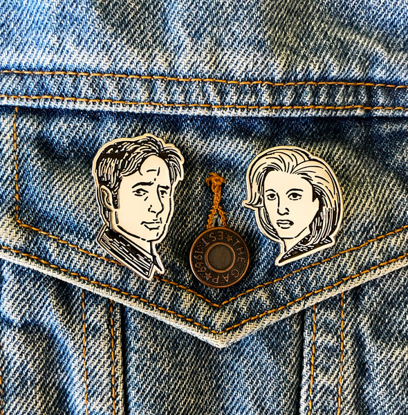 Miranda Dressler "Mulder and Scully" enamel pins – Gallery1988