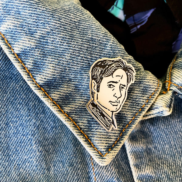 Miranda Dressler "Mulder and Scully" enamel pins – Gallery1988