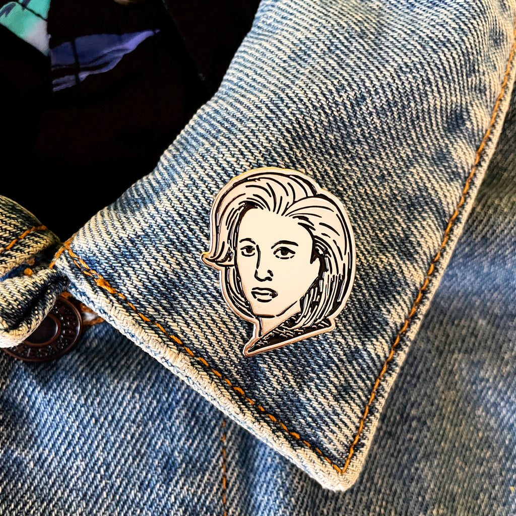 Miranda Dressler "Mulder and Scully" enamel pins – Gallery1988
